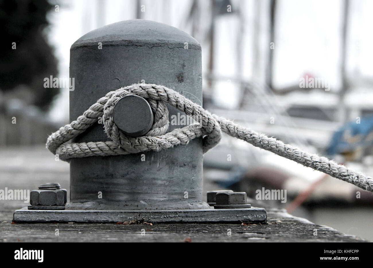 Quayside bollards hi-res stock photography and images - Alamy
