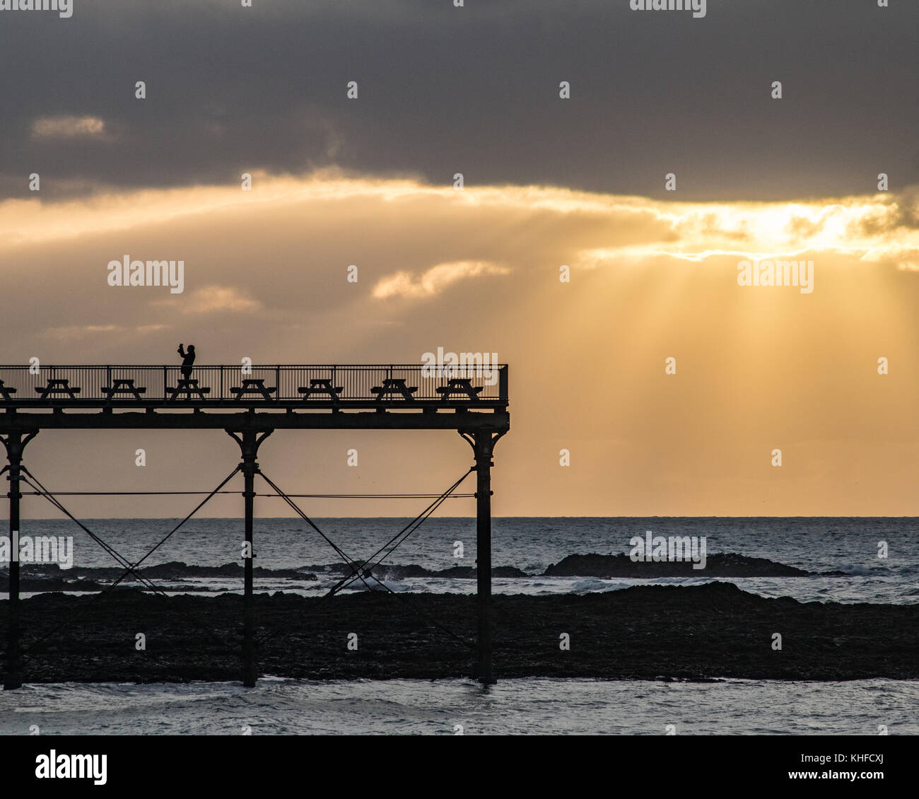 Pier pressure hi-res stock photography and images - Alamy