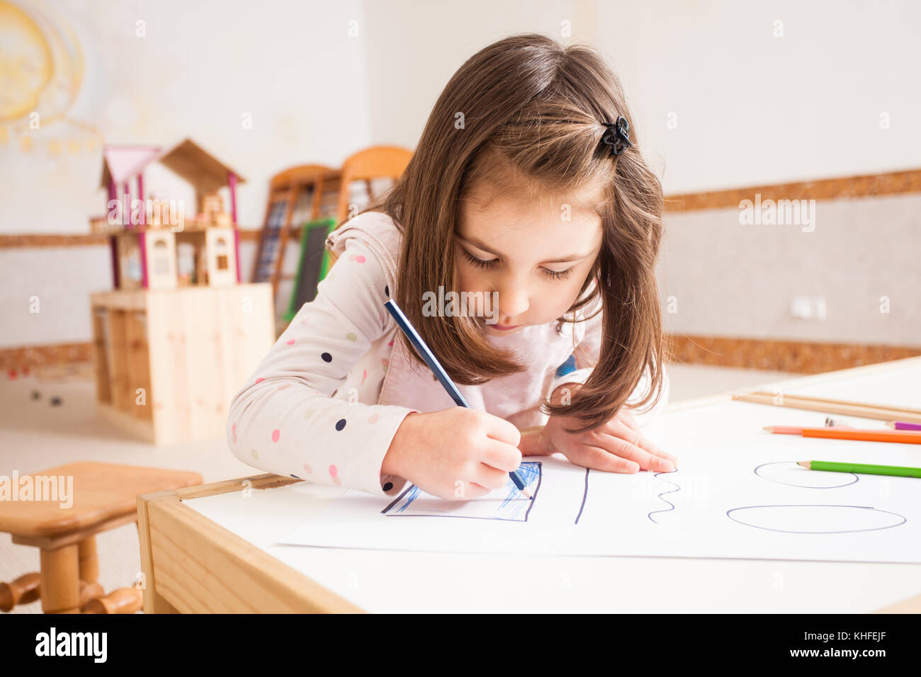 Drawing lesson in kindergarten Stock Photo - Alamy