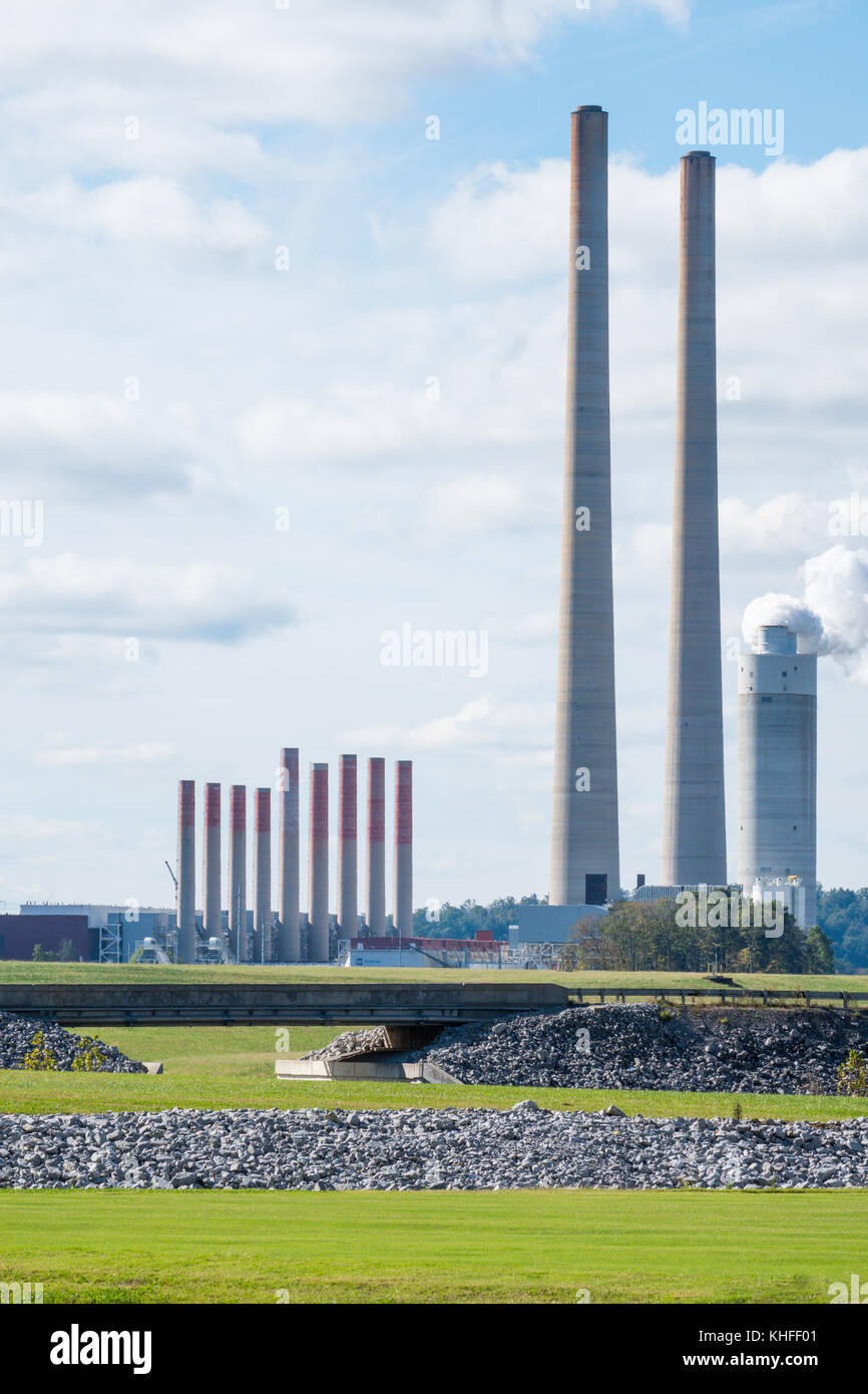 Power plant stacks at TVA electrical generation plant at Kingston, TN ...