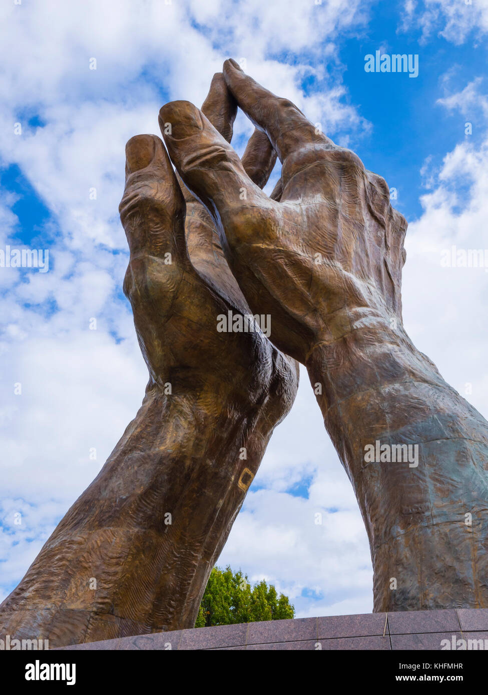 Huge praying hands sculpture at Oral Roberts University in Oklahoma ...