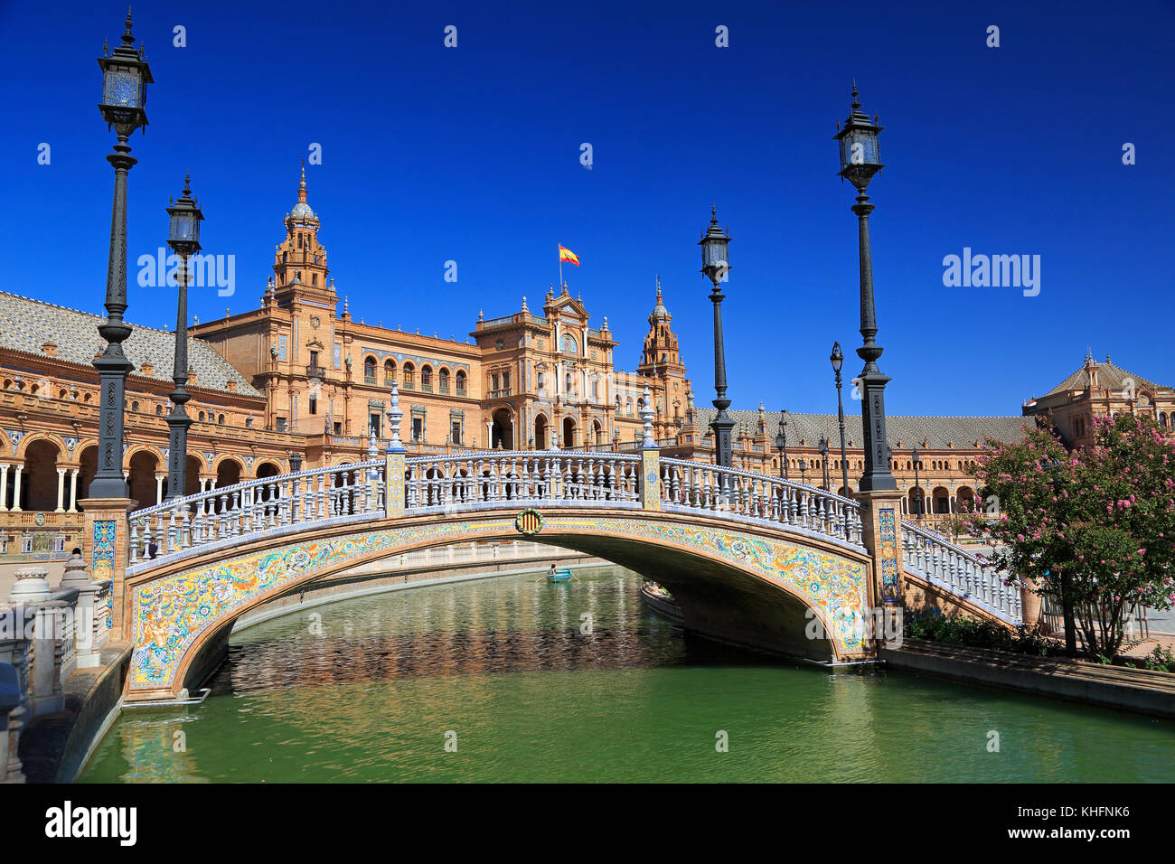Square in red bridge hi-res stock photography and images - Alamy