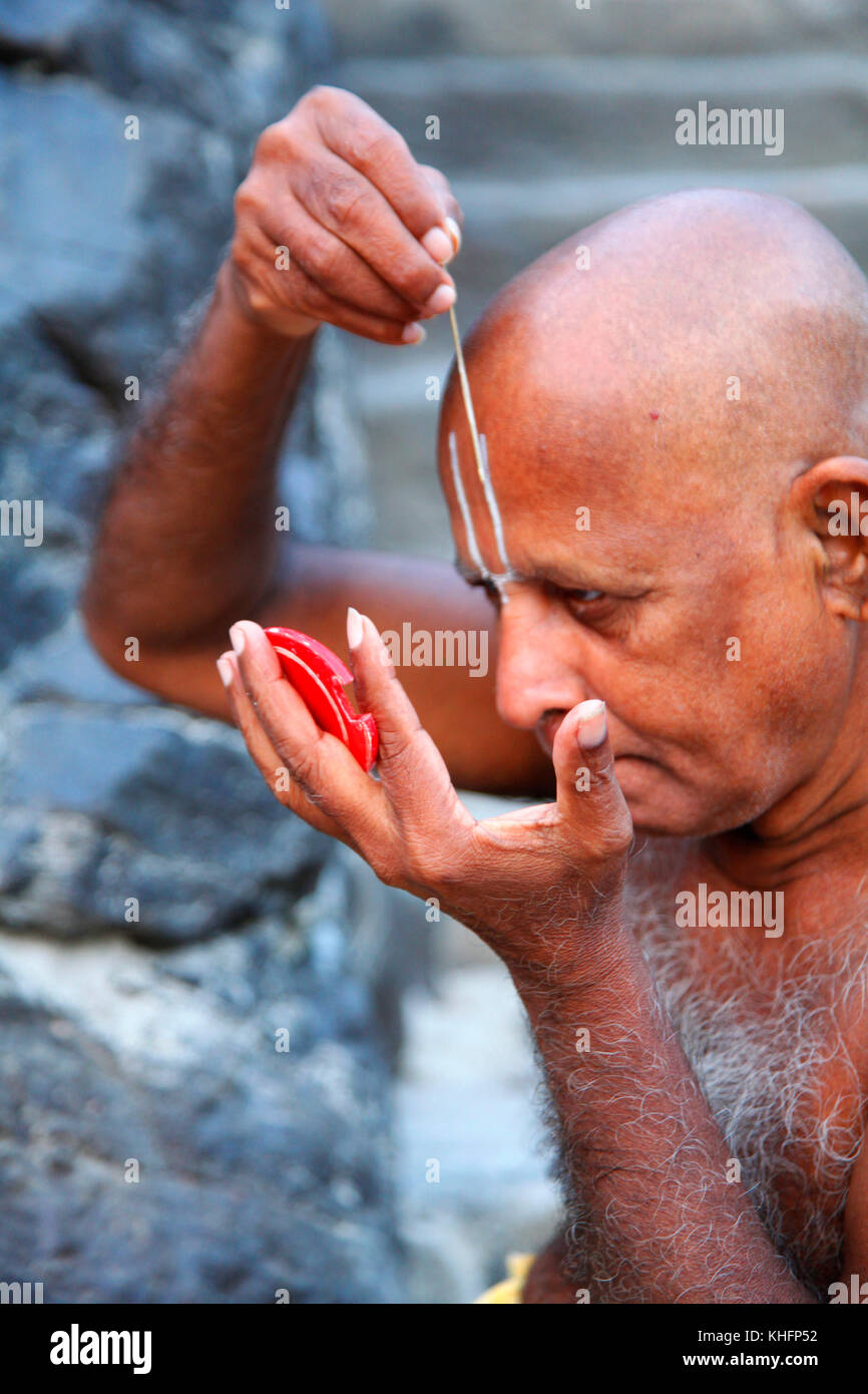 Sadhu (Baba), Indian Holy Man, Badarinath, Himalayas, India (© Saji ...