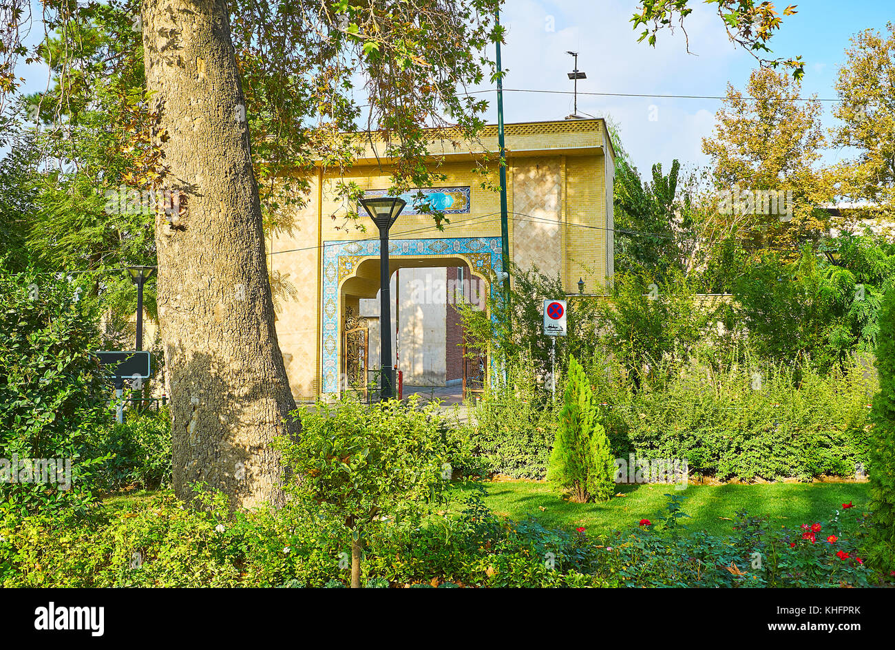 The traditional Persian Gate of Tehran General and Revolutionary Courts ...