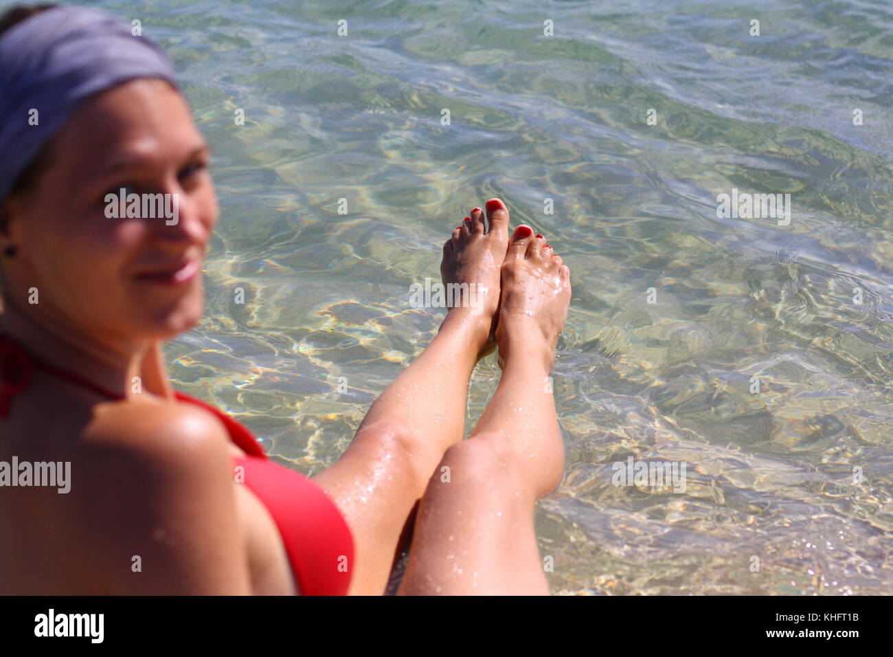 Girl showing her legs hi-res stock photography and images - Alamy