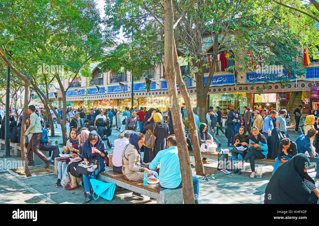 Multiple benches hi-res stock photography and images - Alamy