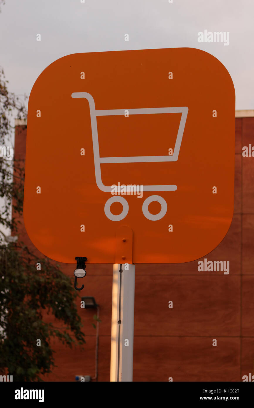 Customer trolley hi-res stock photography and images - Alamy