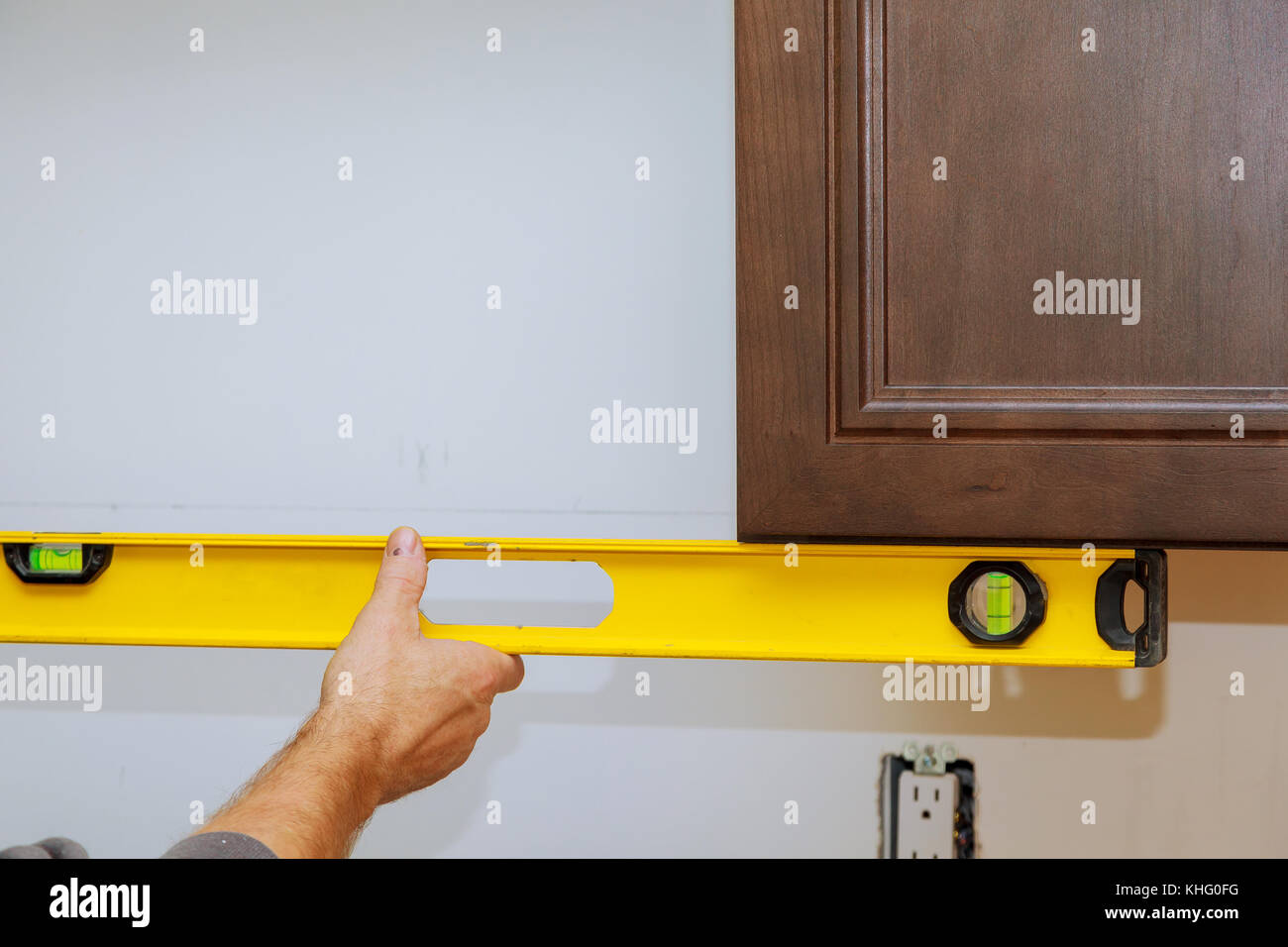 Craftsman kitchen carpenter at kitchen furniture set installation ...