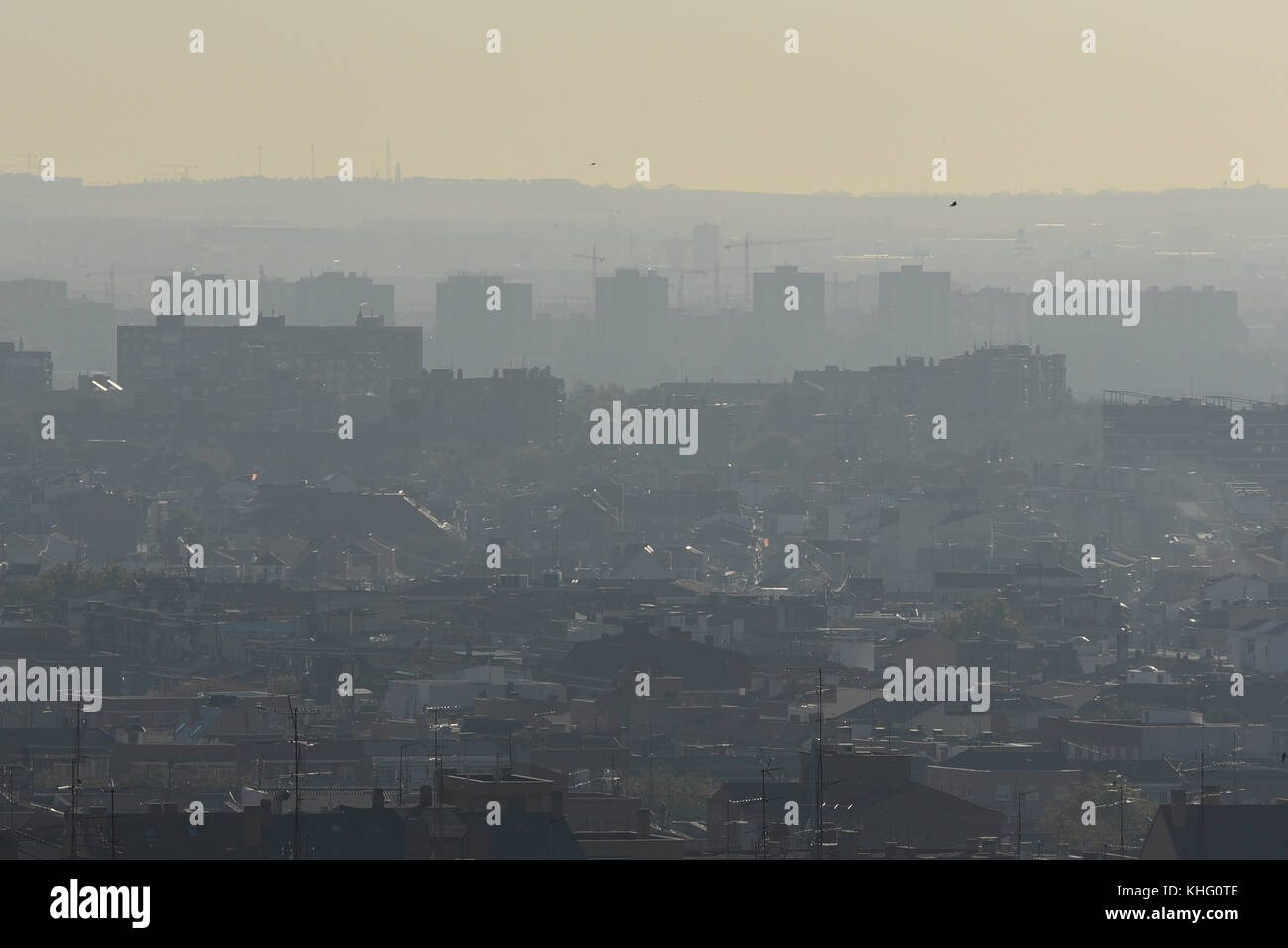 Madrid, Spain. 16th Nov, 2017. Buildings are seen covered with toxic ...