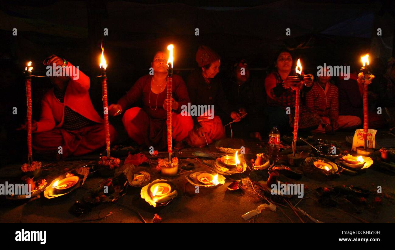 Kathmandu, Nepal. 16th Nov, 2017. Hindu devotees light oil lamps in ...