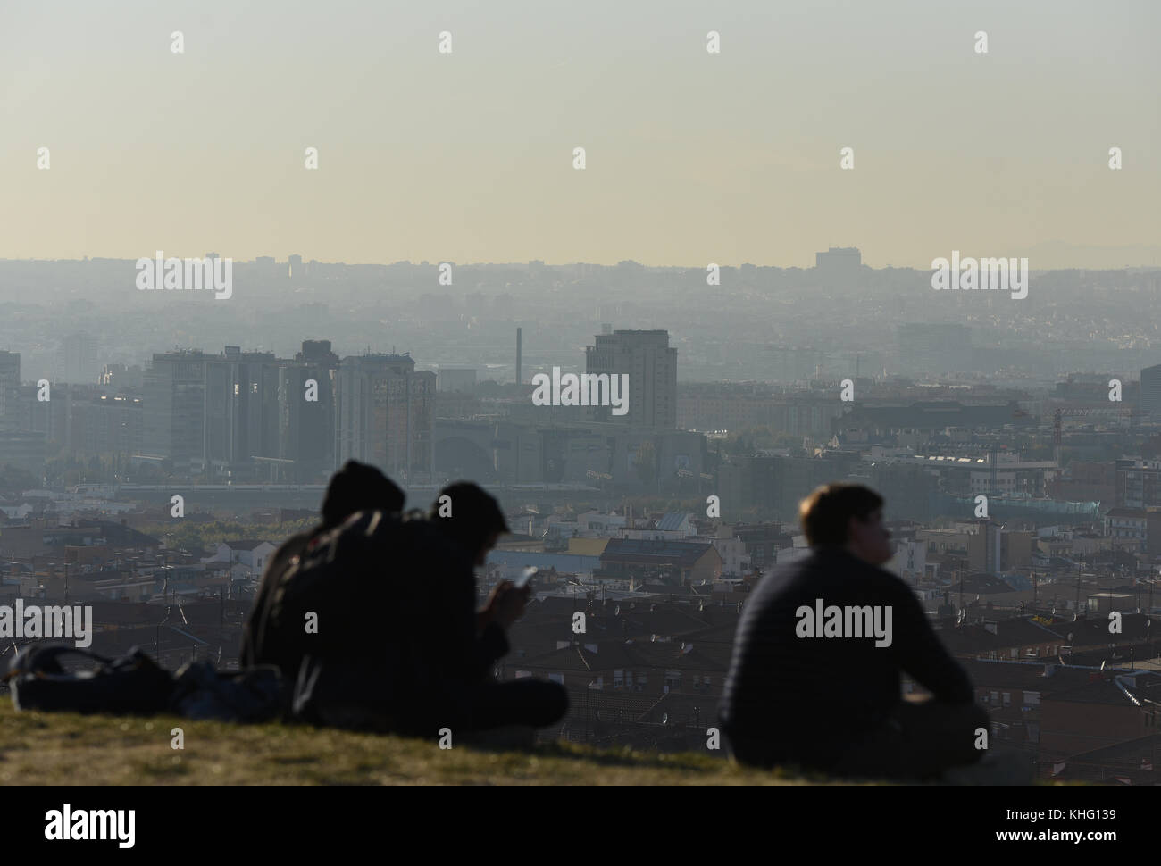 Madrid, Spain. 16th Nov, 2017. Buildings are seen covered with toxic ...