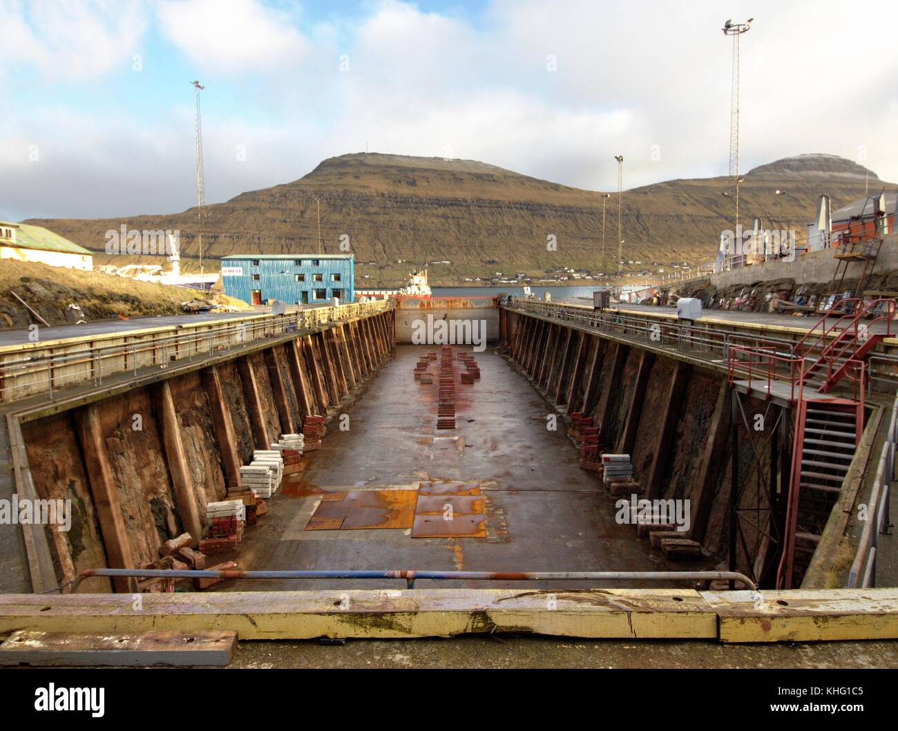 Shipyard in south korea hi-res stock photography and images - Alamy