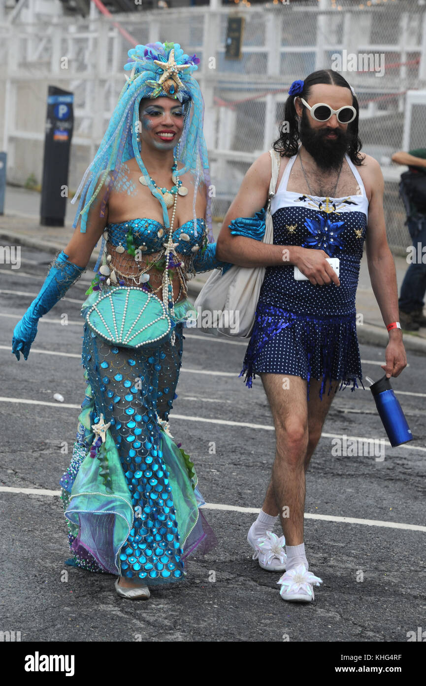 NEW YORK, NY - JUNE 17: Singer Debbie Harry and Chris Stein attend the ...