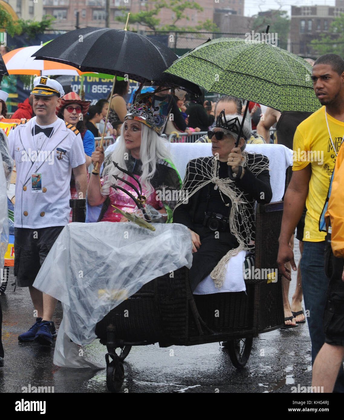 NEW YORK, NY - JUNE 17: Singer Debbie Harry and Chris Stein attend the ...