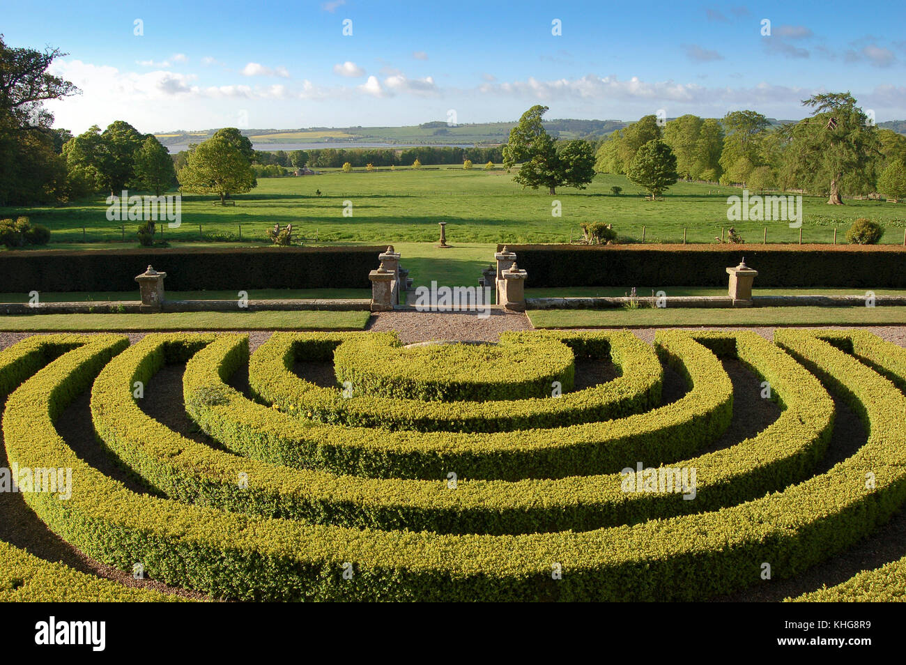 Box hedges hi-res stock photography and images - Alamy