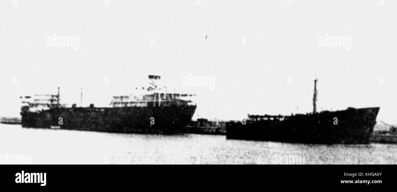 Ship ships oil tanker Black and White Stock Photos & Images - Alamy