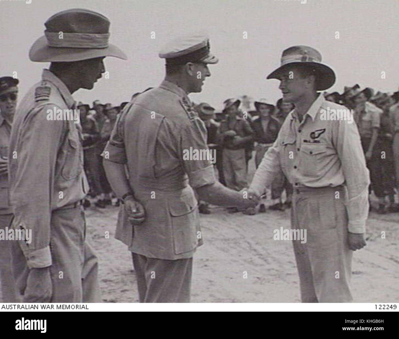 Warrant Officer Hughes of 2 Squadron RAAF meets Mountbatten Borneo Dec ...