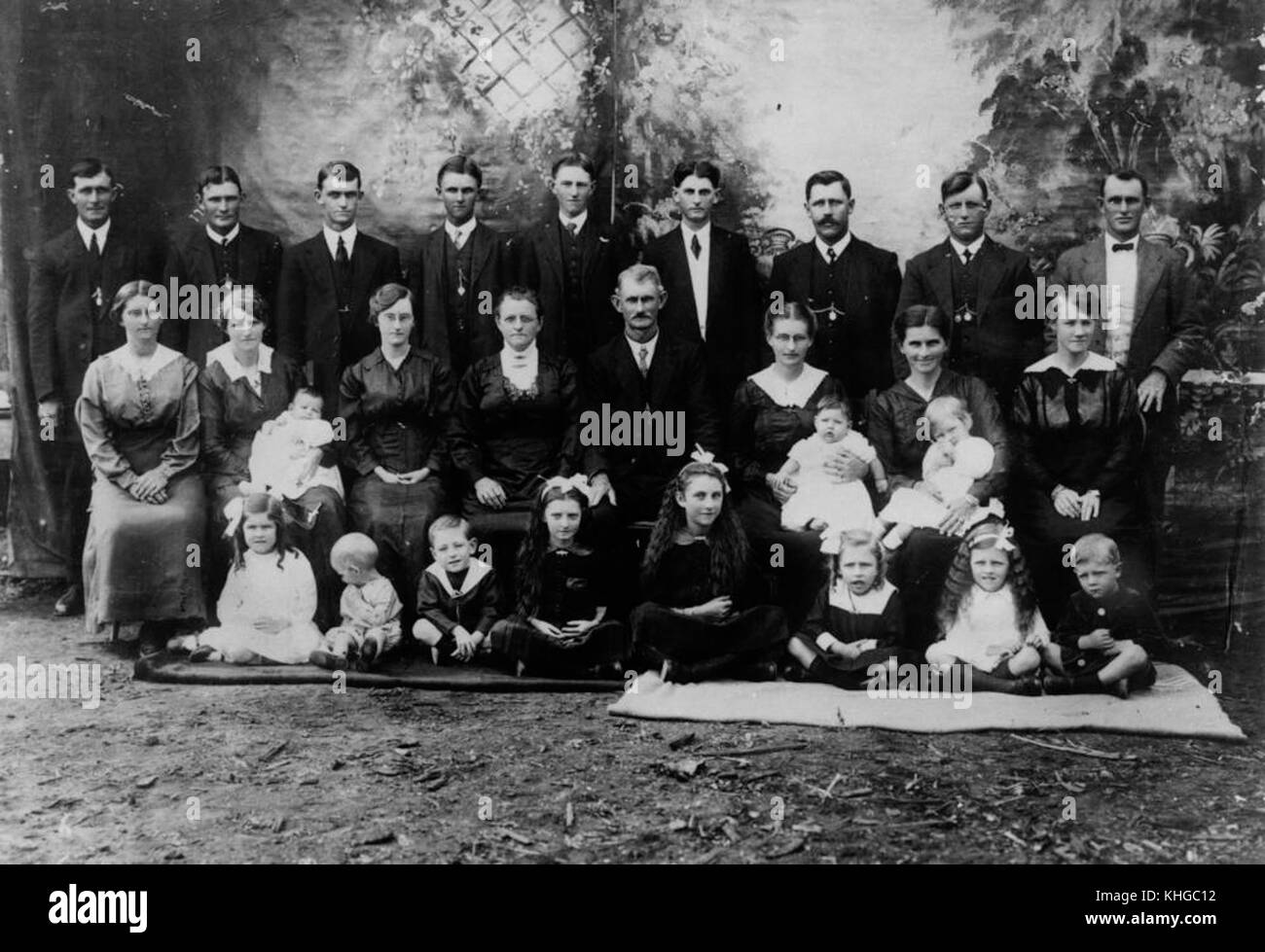 1919 family photo hi-res stock photography and images - Alamy