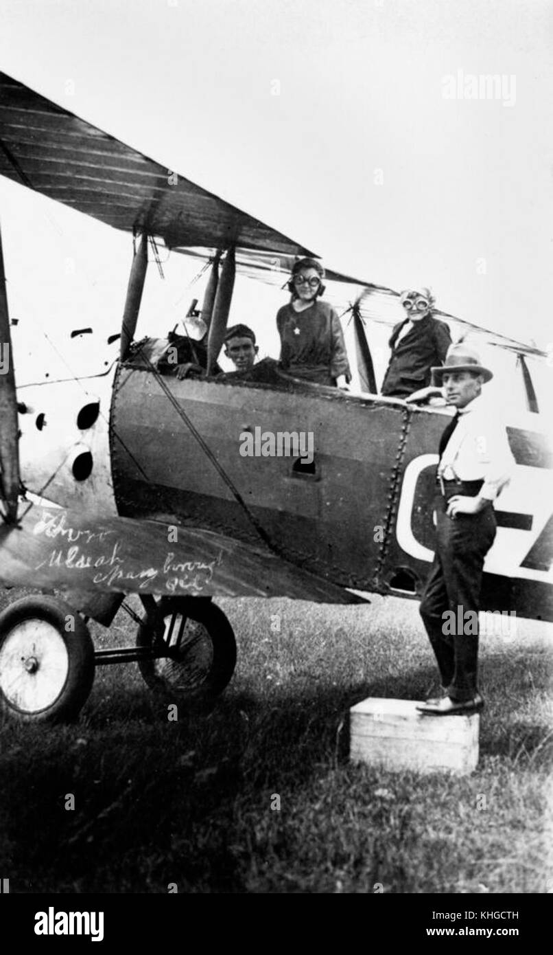 The avro biplane hi-res stock photography and images - Alamy