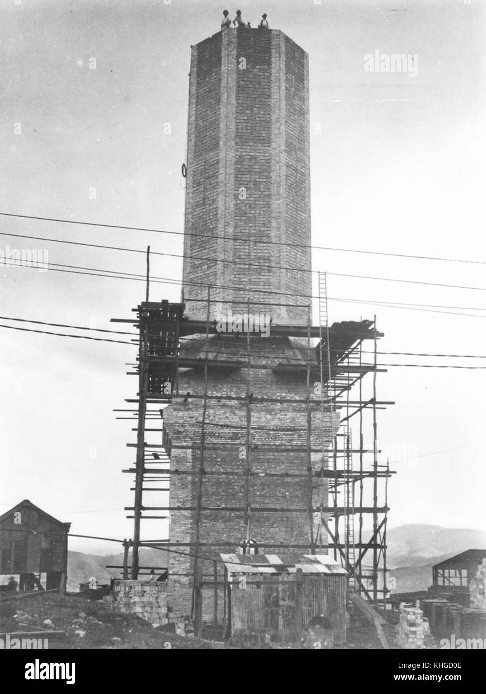 1 290727 Building main stack, Mt. Morgan, ca. 1905 Stock Photo - Alamy