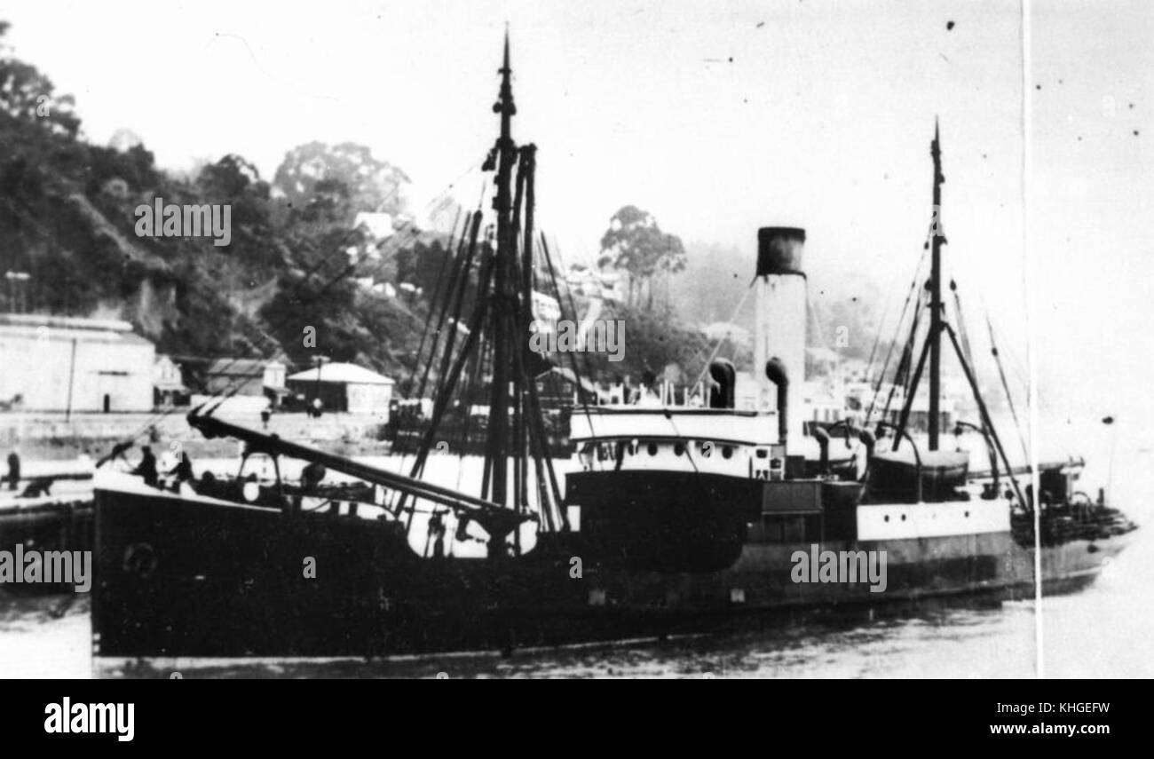 Regulus regulus Black and White Stock Photos & Images - Alamy