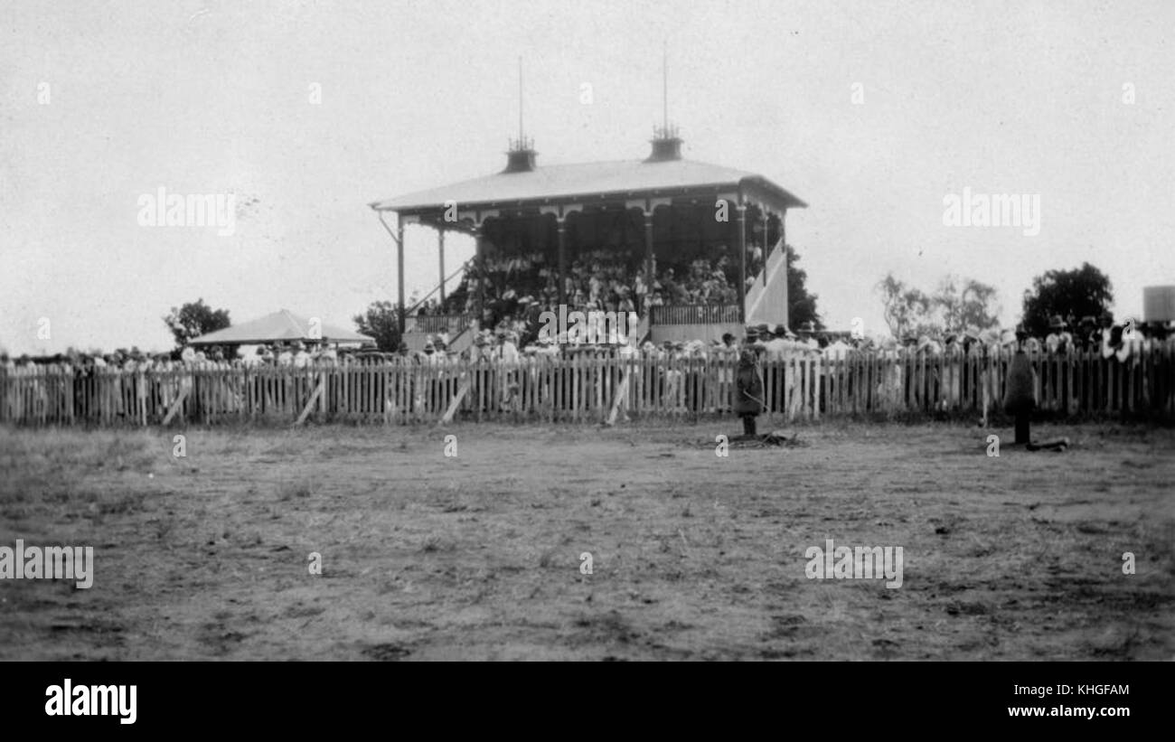 1 190151 Rodeo crowd at Cloncurry racecourse, 1933 Stock Photo - Alamy
