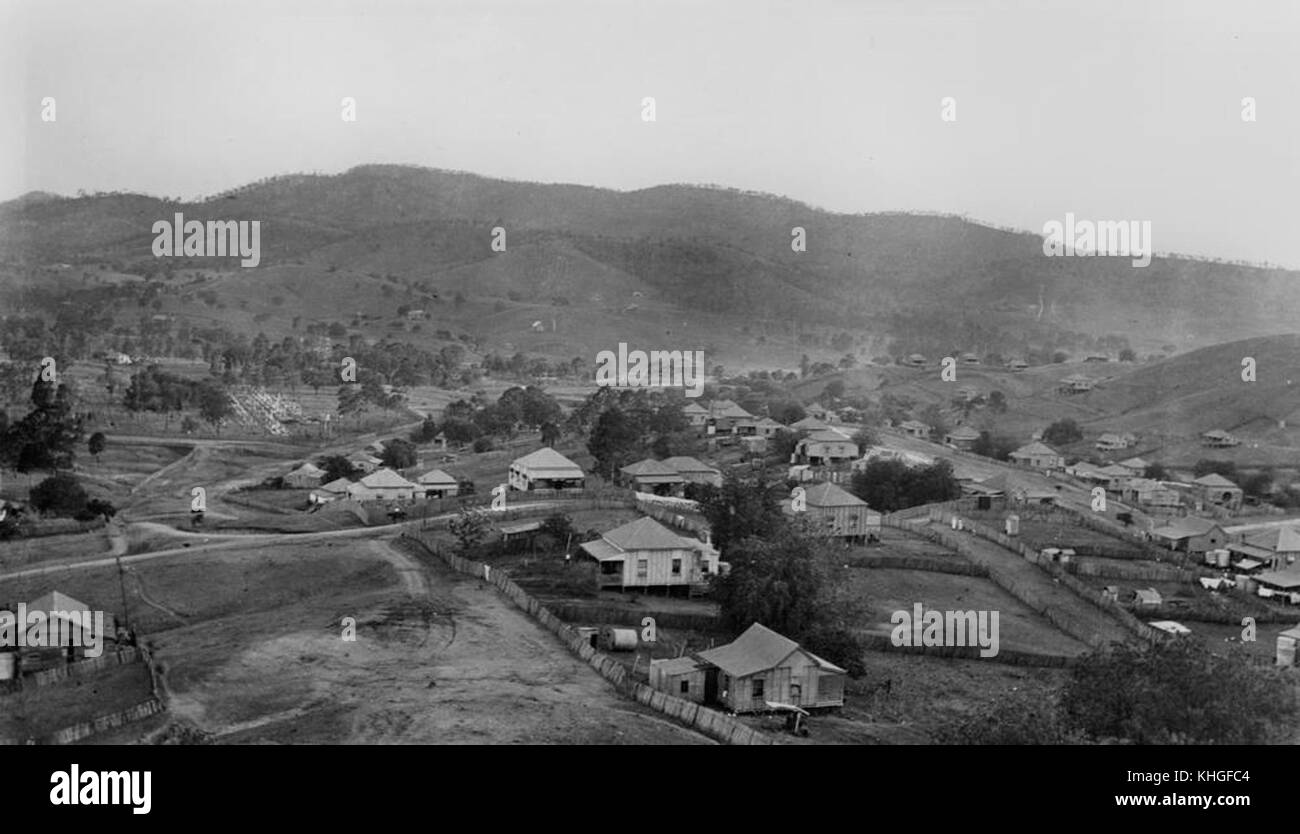 2 15722 Southern end of Mt. Morgan town, 1913 Stock Photo - Alamy