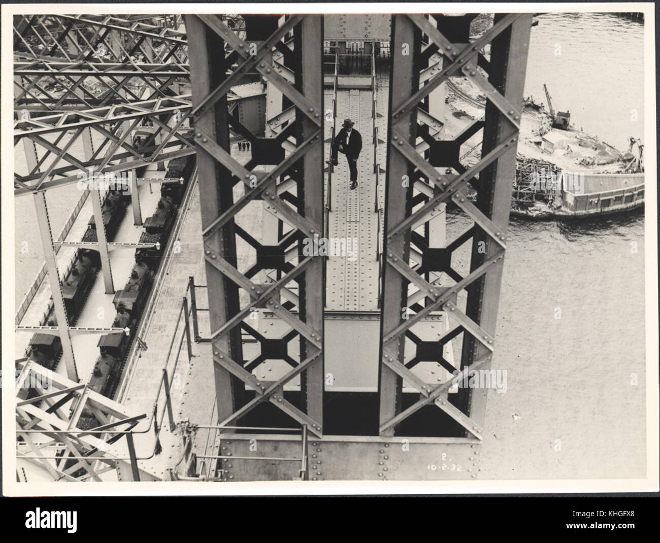 Steam trains on Harbour Bridge, 1932 (8283744908 Stock Photo - Alamy