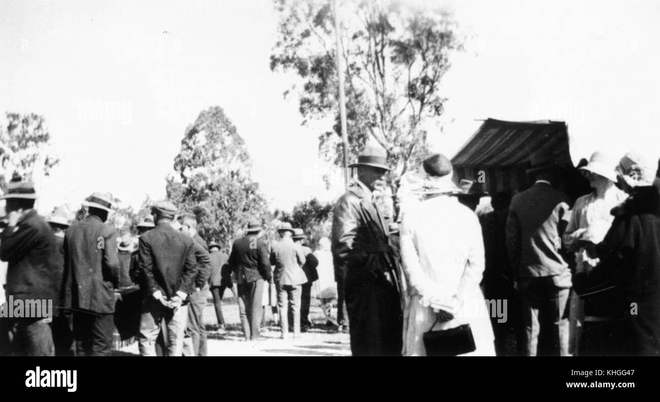 2 200699 Section of the crowd attending the races at Camboon, 1924 ...