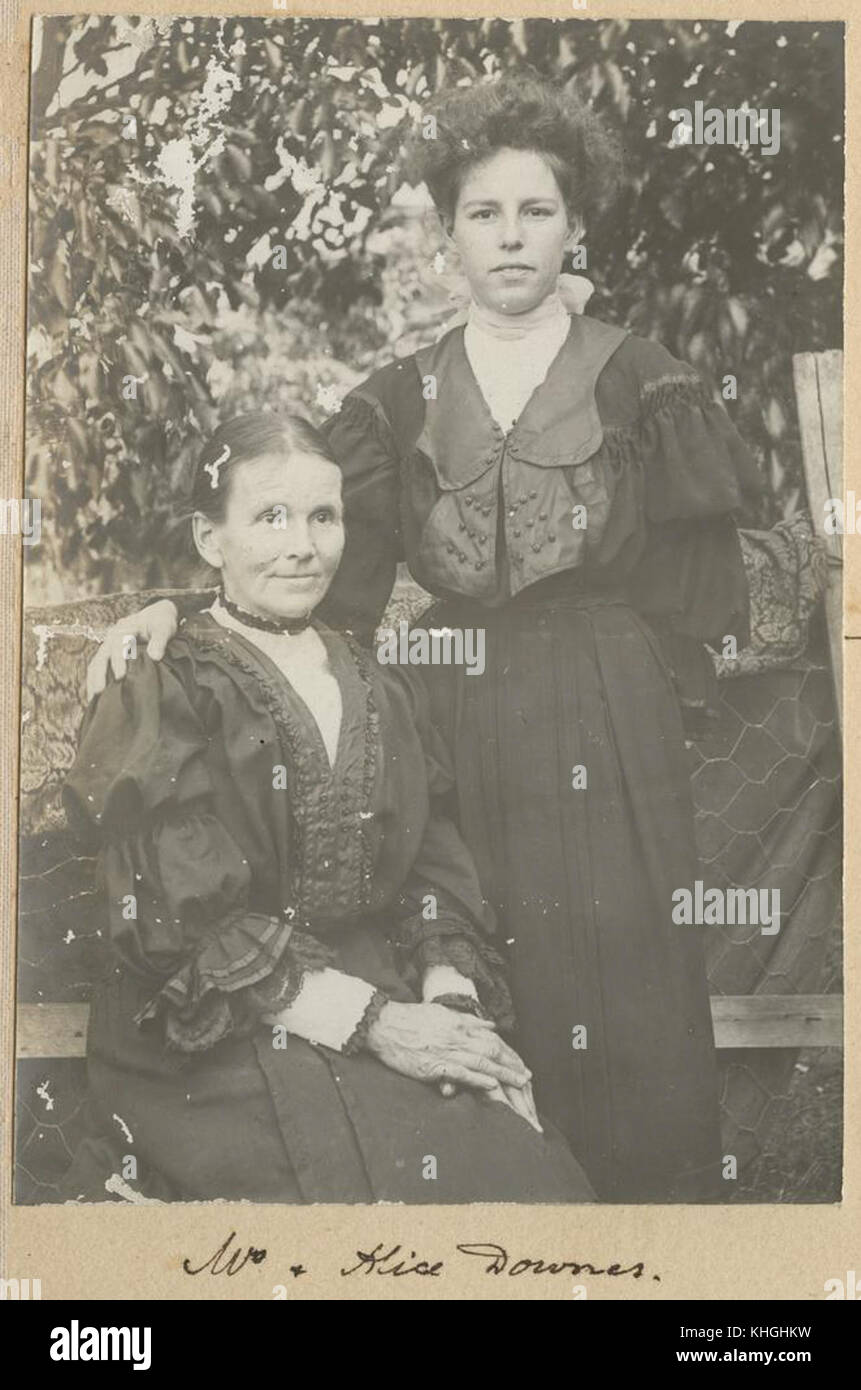 Vintage mother daughter hi-res stock photography and images - Alamy