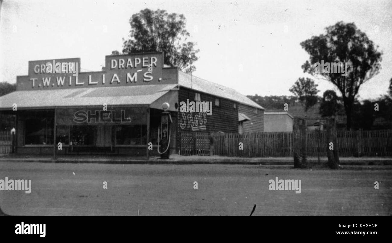 1920s shop front hi-res stock photography and images - Alamy