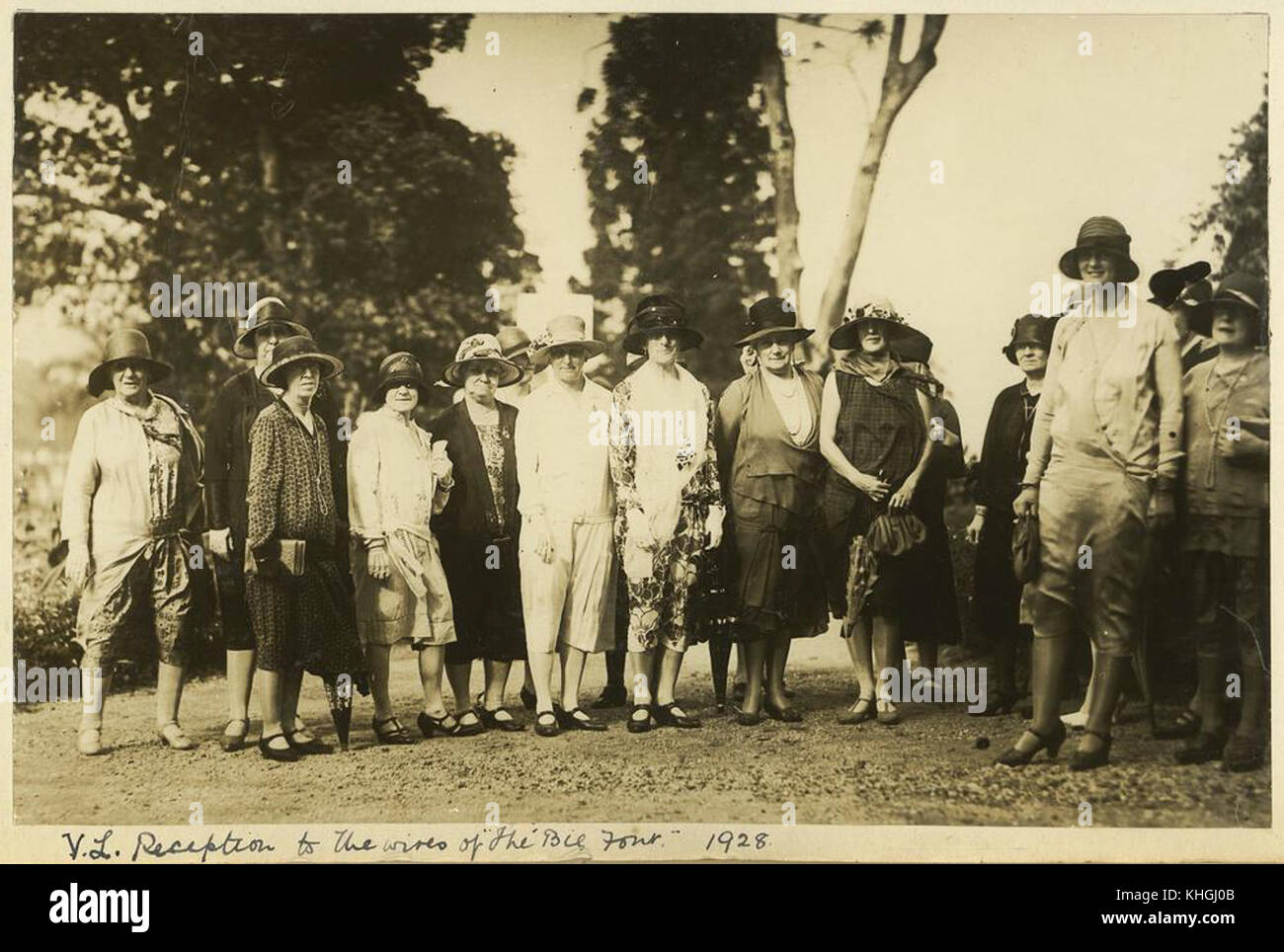 2 233236 Women of the Victoria League in Queensland at a commemorative ...