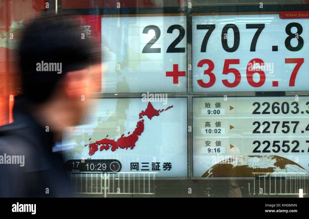 Tokyo, Japan. 17th Nov, 2017. Japanese stocks rise to a more than two ...
