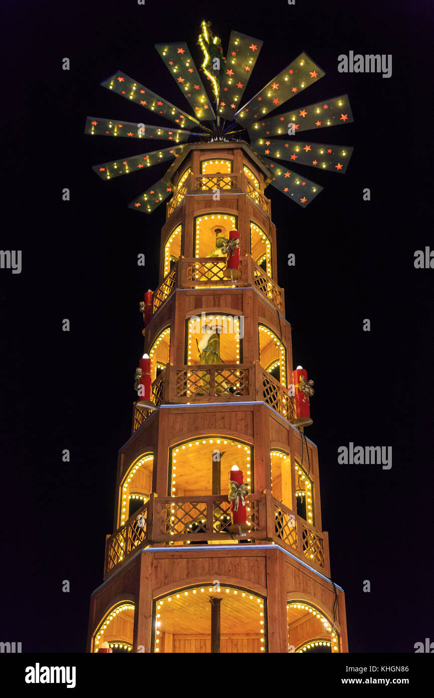 Hyde Park, London, 16th Nov 2017. A giant wooden Erzgebirge Christmas ...