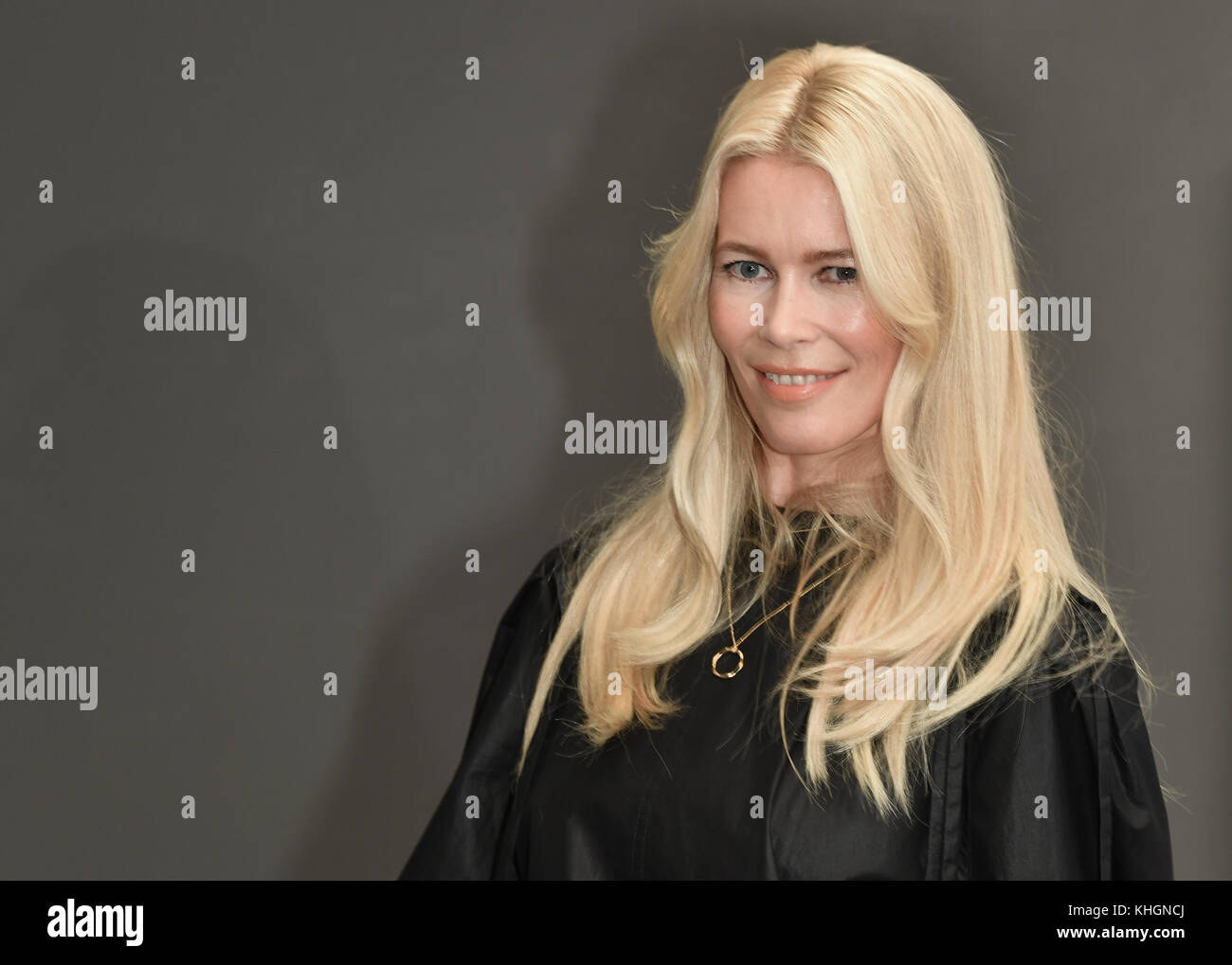 Berlin, Germany. 16th Nov, 2017. Supermodel Claudia Schiffer arriving ...