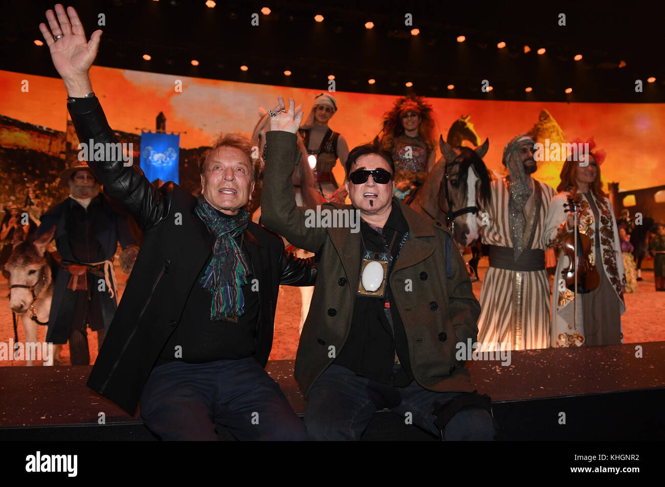 Munich, Germany. 16th Nov, 2017. Magician duo Siegfried (L) and Roy ...