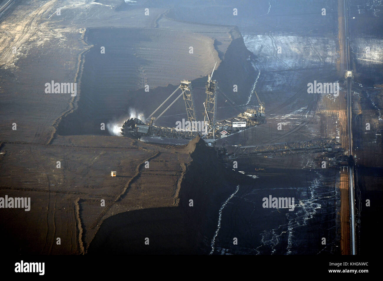 Kerpen, Germany. 17th Nov, 2017. An excavator moving brown coal in the ...