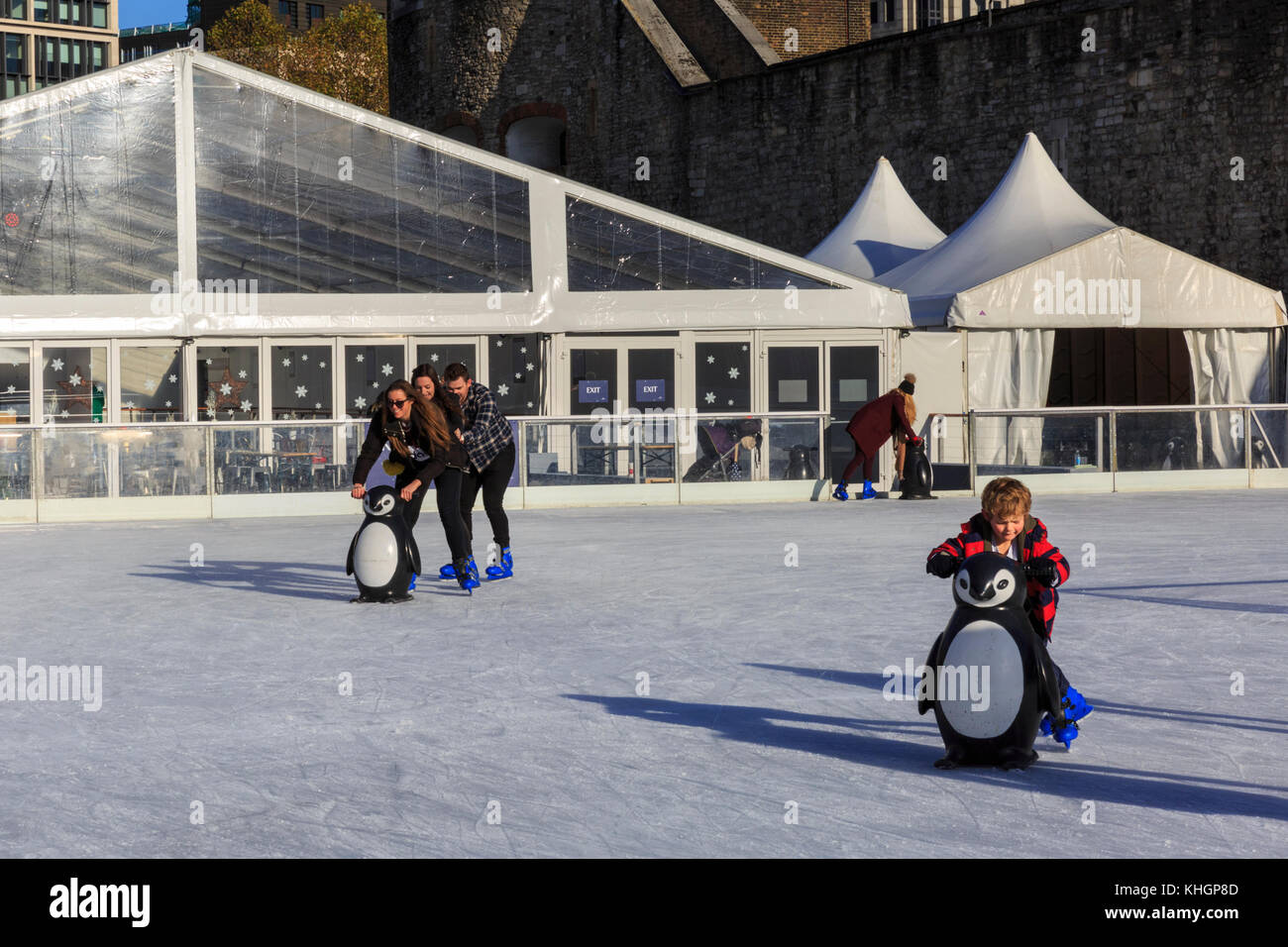 Tower of London, UK. 17th Nov, 2017. People enjoy the first ice skating ...