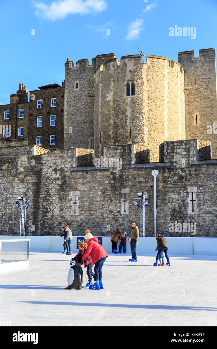 Tower of London, UK. 17th Nov, 2017. People enjoy the first ice skating ...