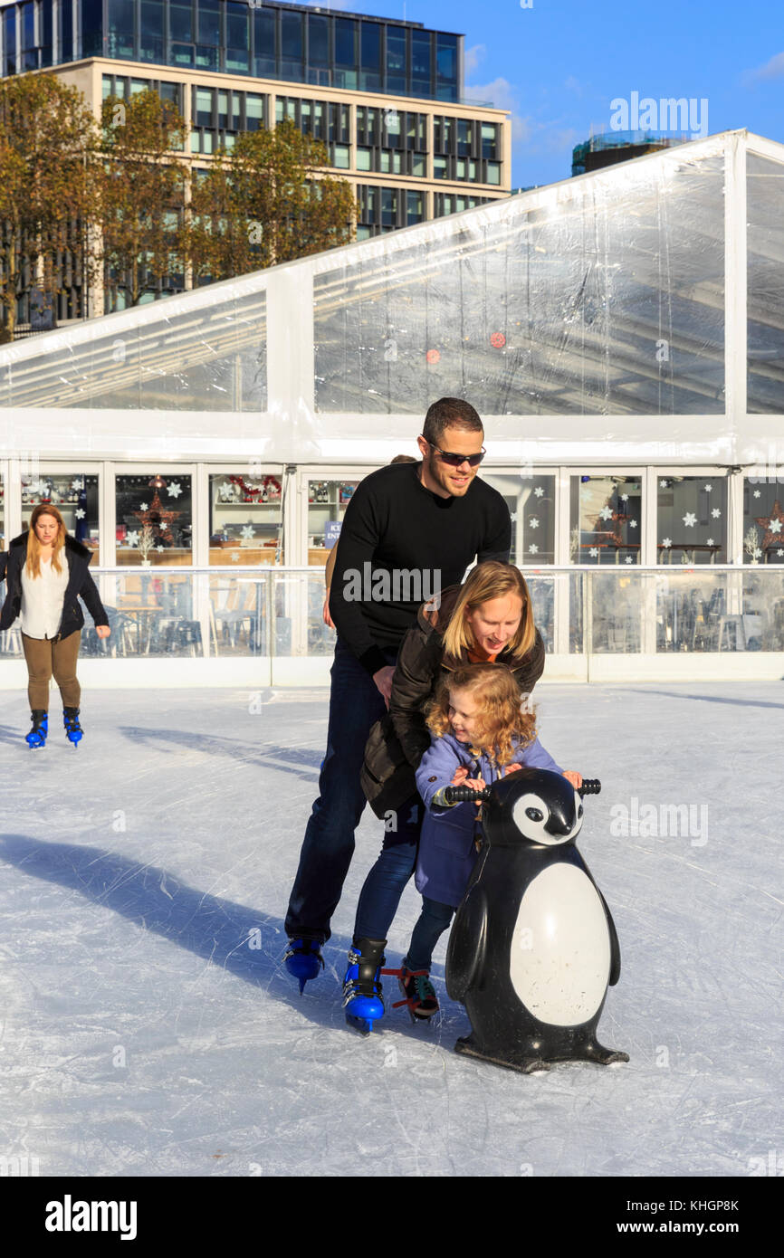 Tower of London, UK. 17th Nov, 2017. People enjoy the first ice skating ...