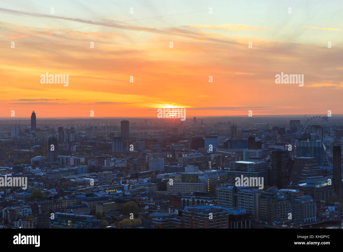 London, UK. 17th Nov, 2017. UK Weather. A beautiful sunset concludes a ...
