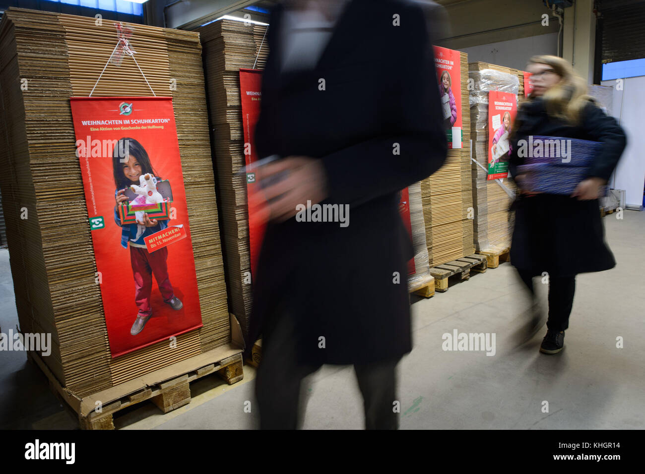 Berlin, Germany. 17th Nov, 2017. People bring shoe boxes filled with ...