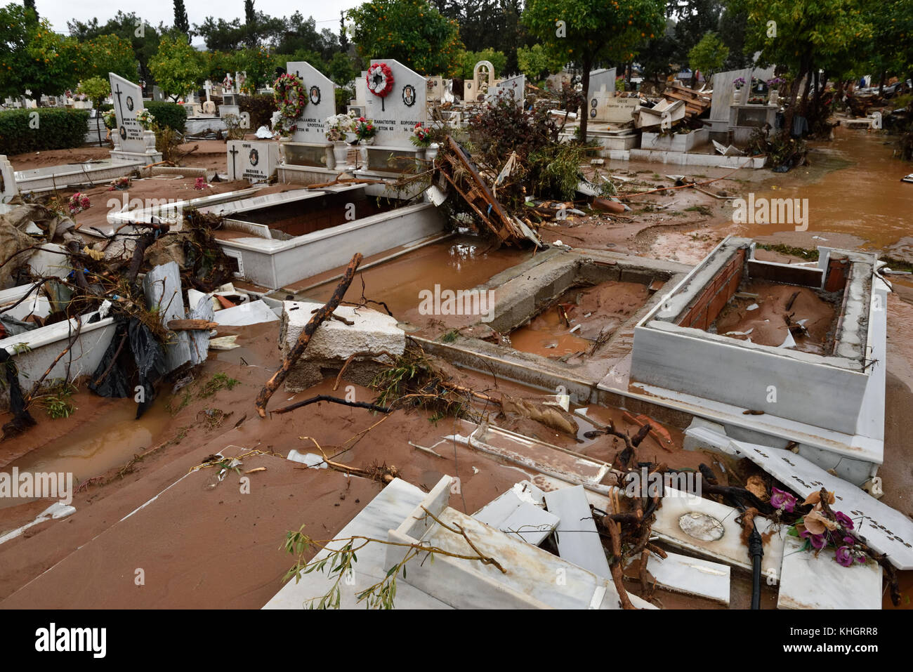 Mandra, Greece. 17th Nov, 2017. A general view of the damaged cemetery ...