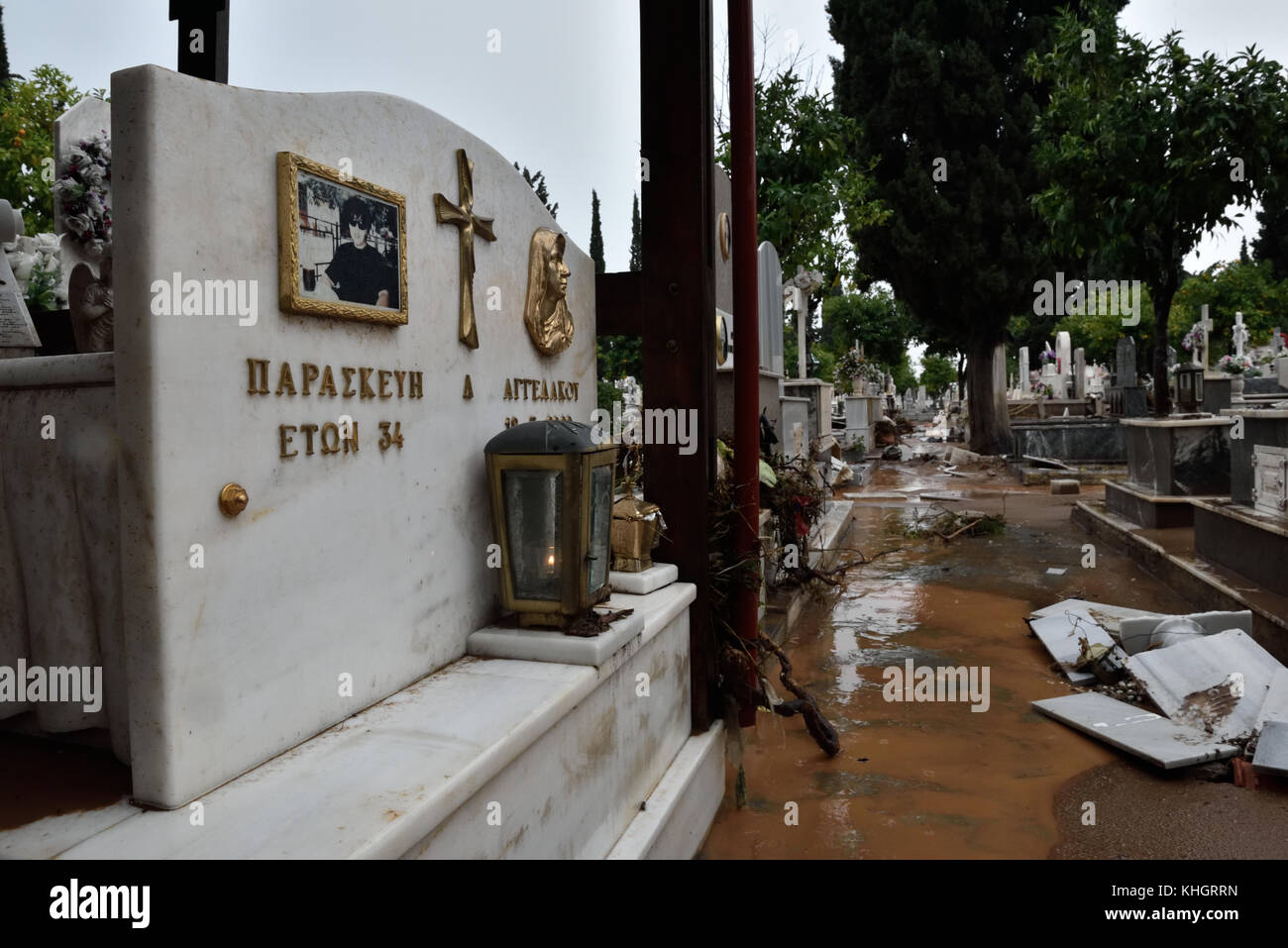 Mandra, Greece. 17th Nov, 2017. A general view of the damaged cemetery ...