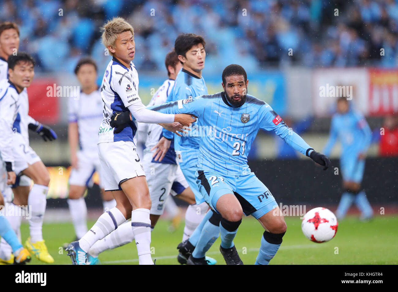 Kanagawa, Japan. 18th Nov, 2017. (L-R) Ryo Hatsuse (Gamba), Eduardo ...