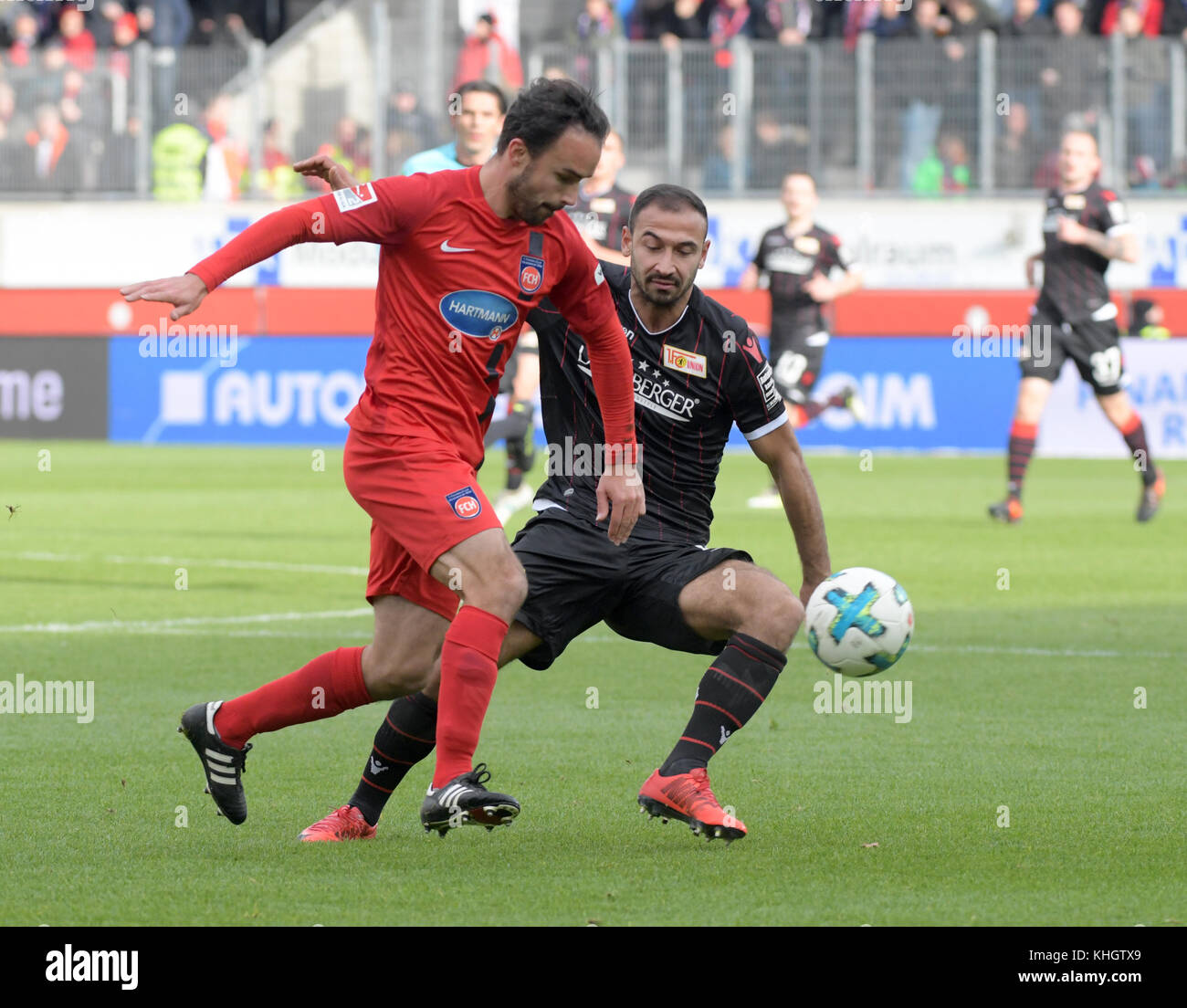 Heidenheim, Germany. 18th Nov, 2017. Heidenheim's Robert Strauß (L) and ...