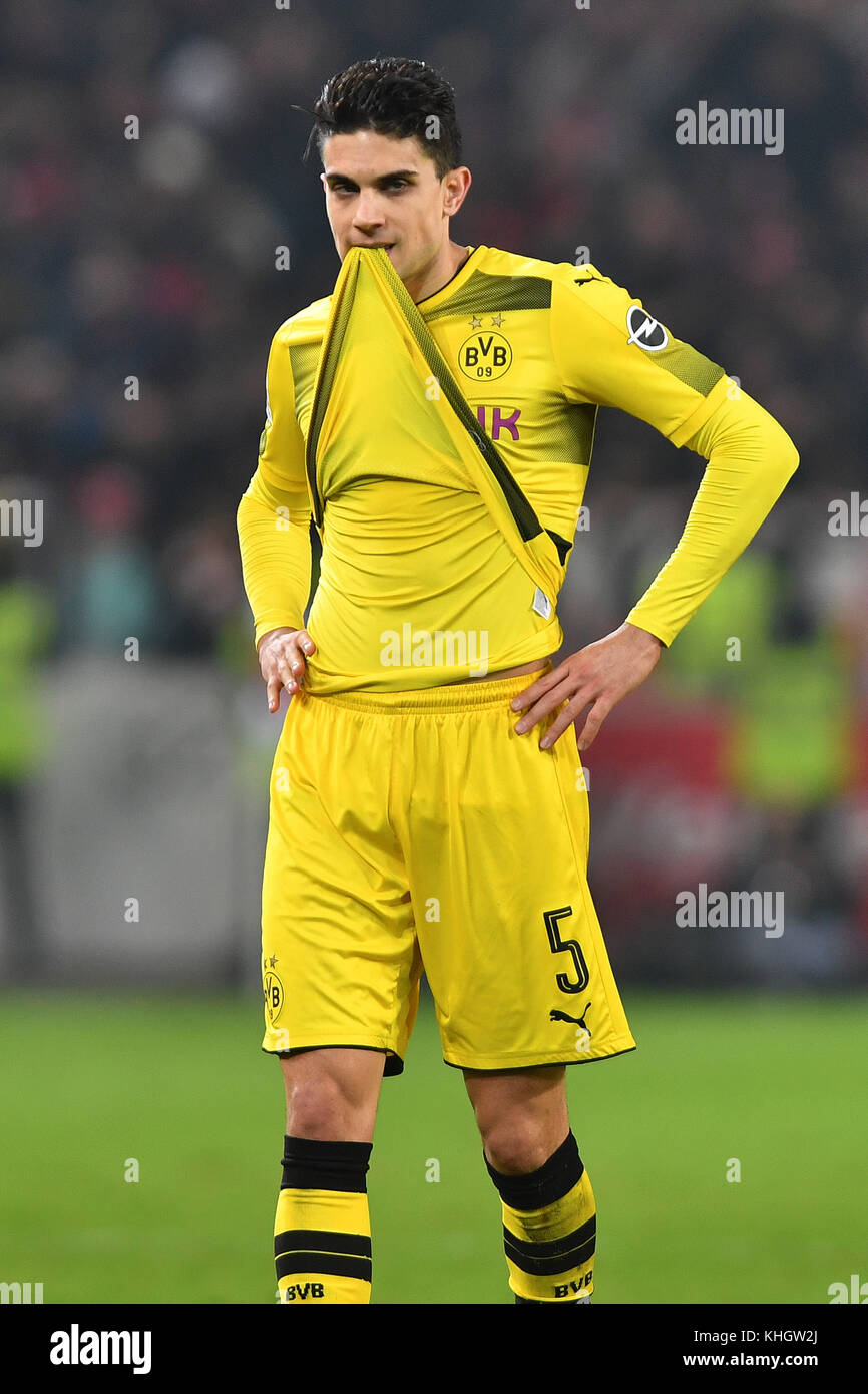 Marc Bartra (Borussia Dortmund),beisst in sein Trikot, Enttaeuschung ...
