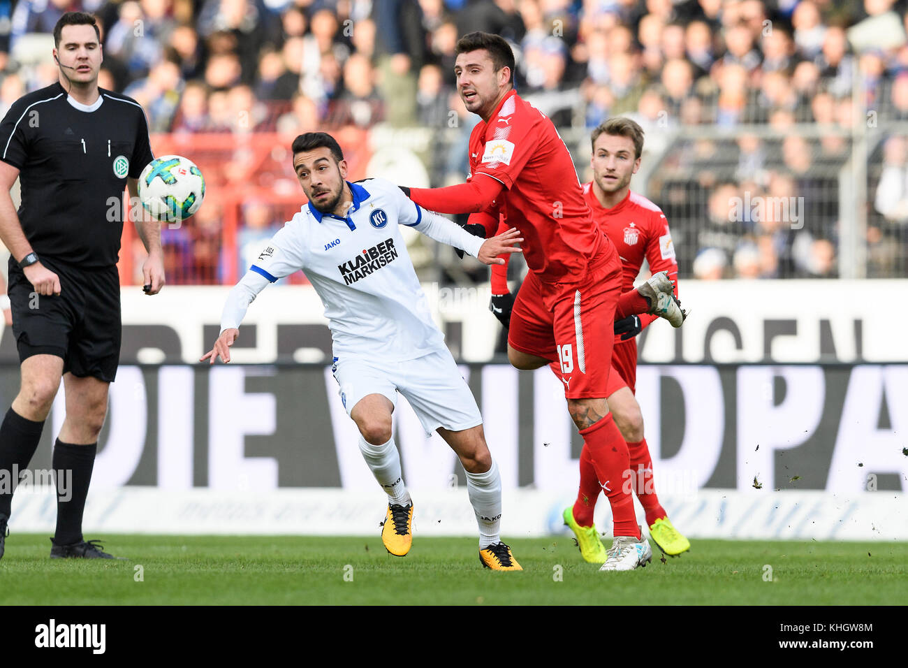 Karlsruhe, Deutschland. 18th Nov, 2017. Burak Camoglu (KSC) im duels ...