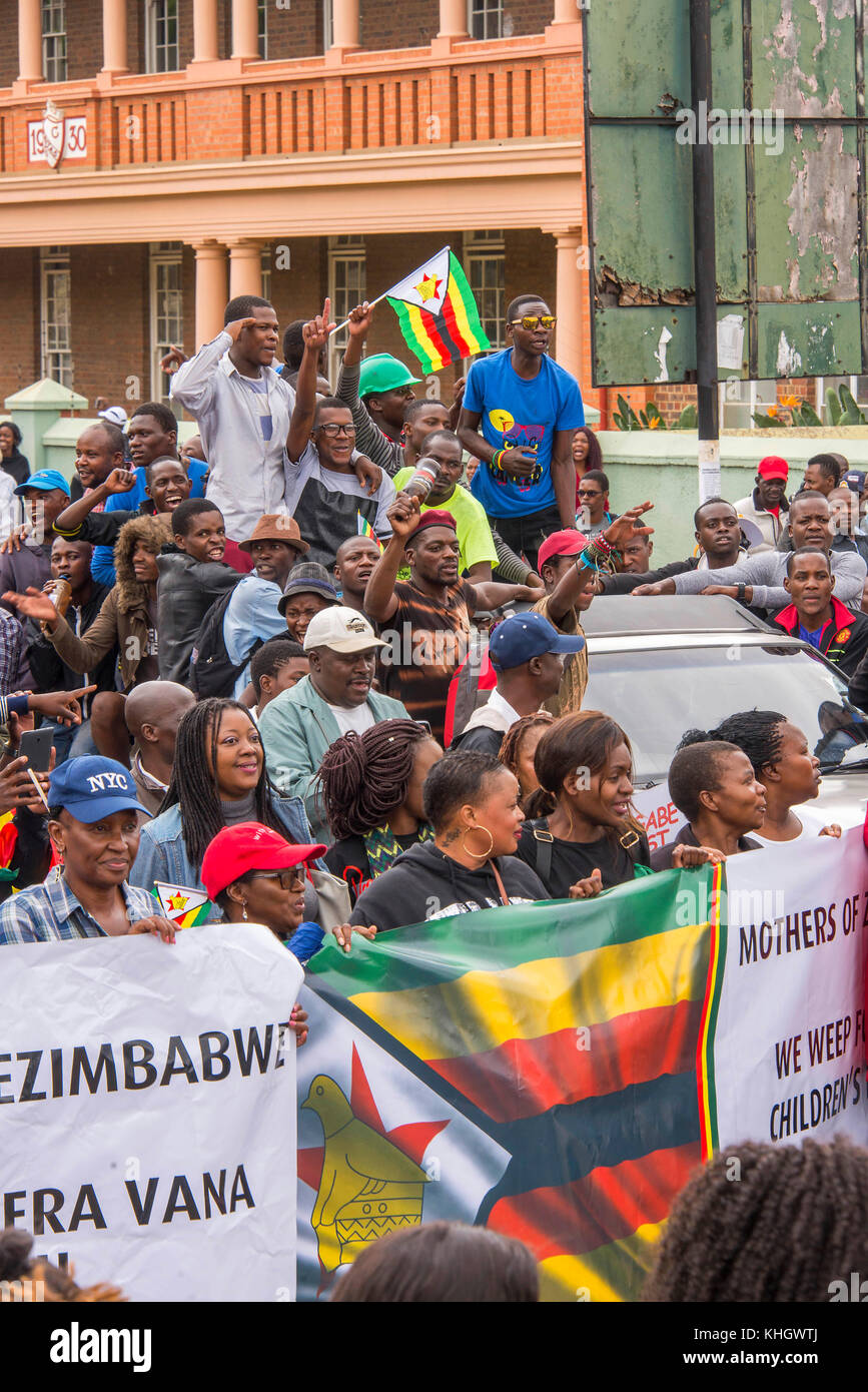 Harare, Zimbabwe. 17th November, 2017. Zimbabweans take to the streets ...