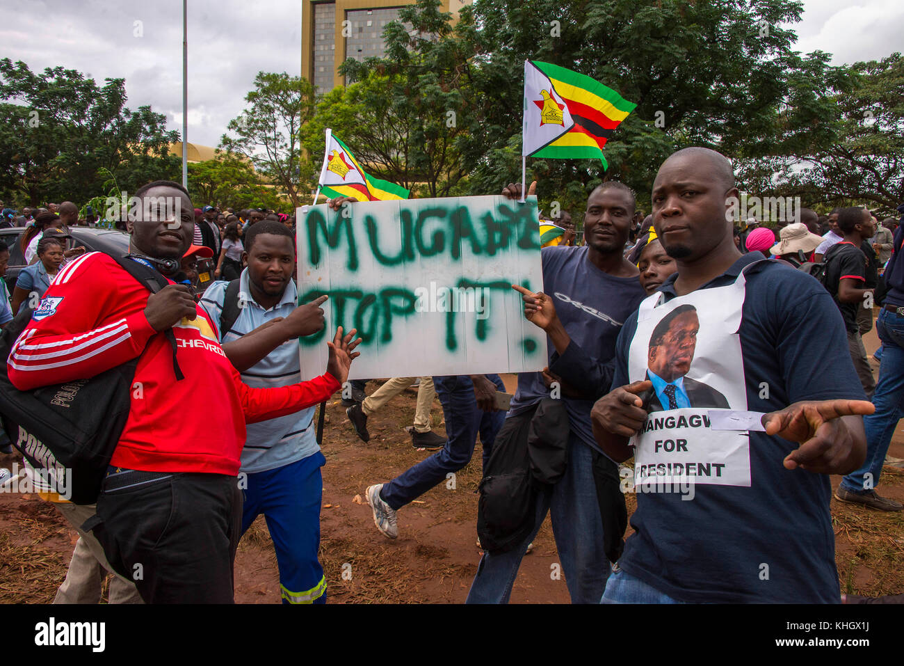 Robert mugabe 2017 zimbabwe coup hi-res stock photography and images ...